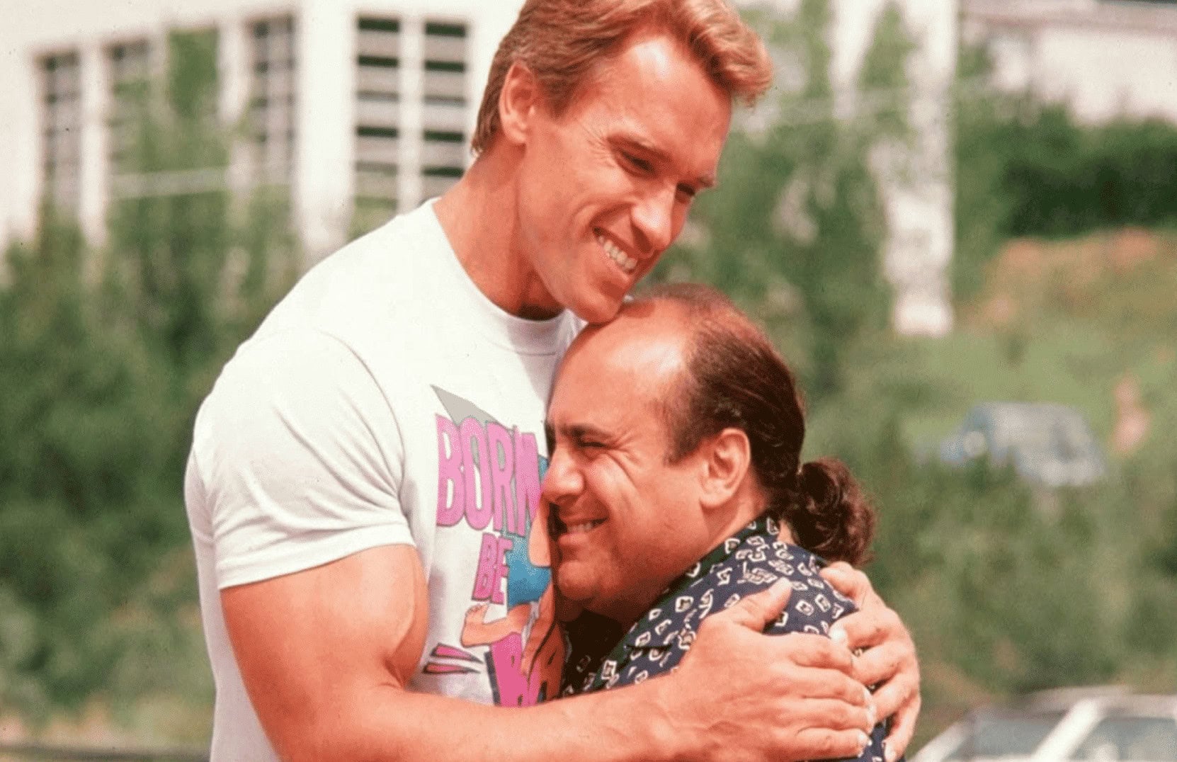 Schwarzenegger ja DeVito kehittävät uutta leffaa yhdessä - Identtiset ...