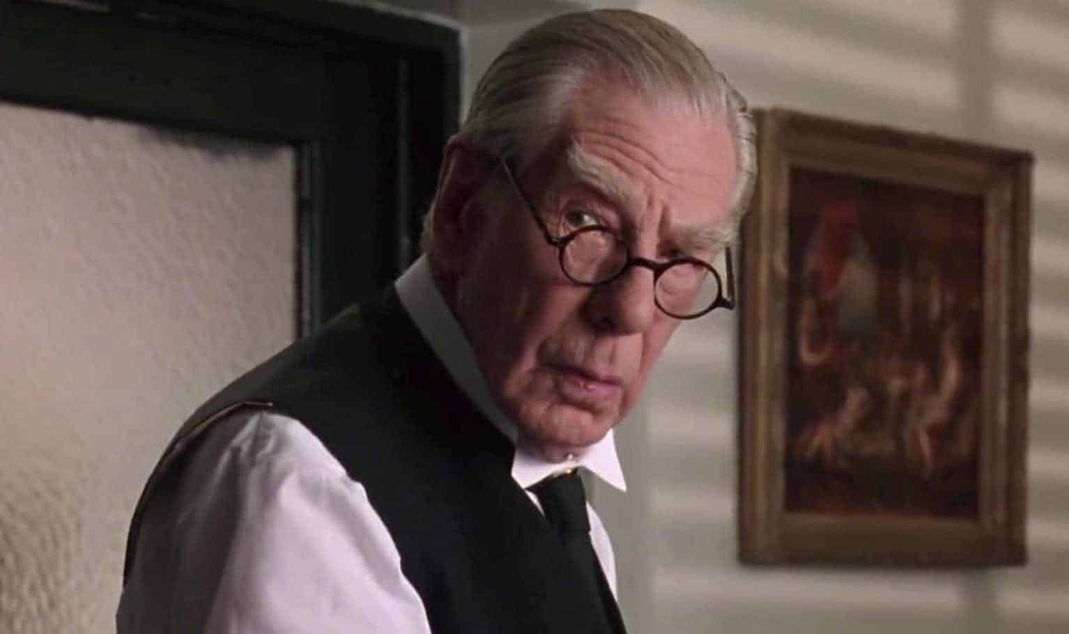 Tänään tv:ssä: Harvoin on nänneistä noussut näin valtava kohu – Vuoden 1995 hittielokuva tarjoaa ...