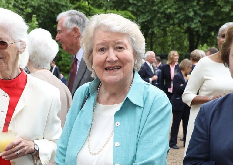 Patricia Routledge, 93, muistelee Pokka pitää -sarjaa harvinaisessa ...