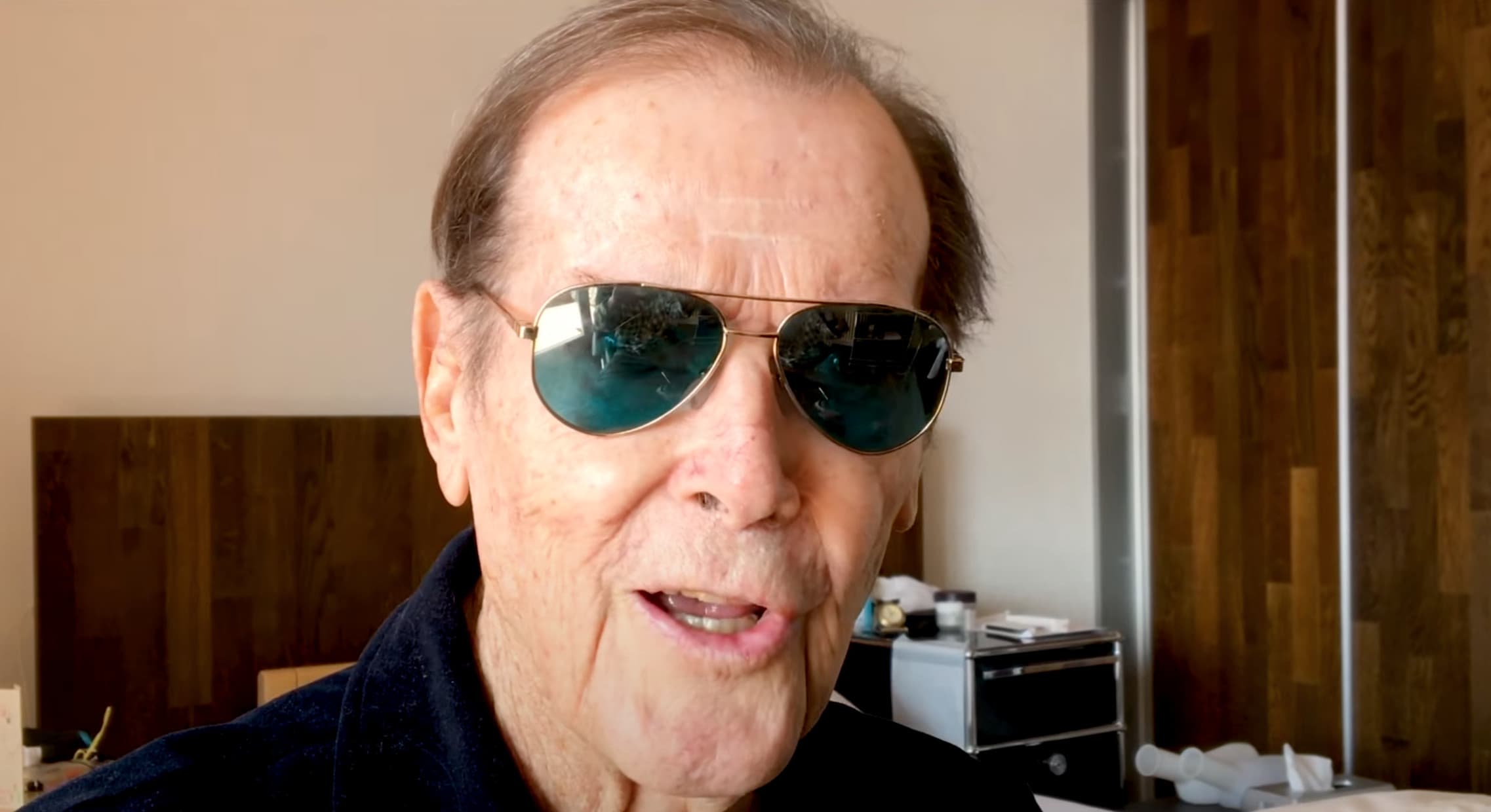 Edesmennyt Roger Moore, Lazenby, Caine, Neeson, ja monia muita nähdään ...