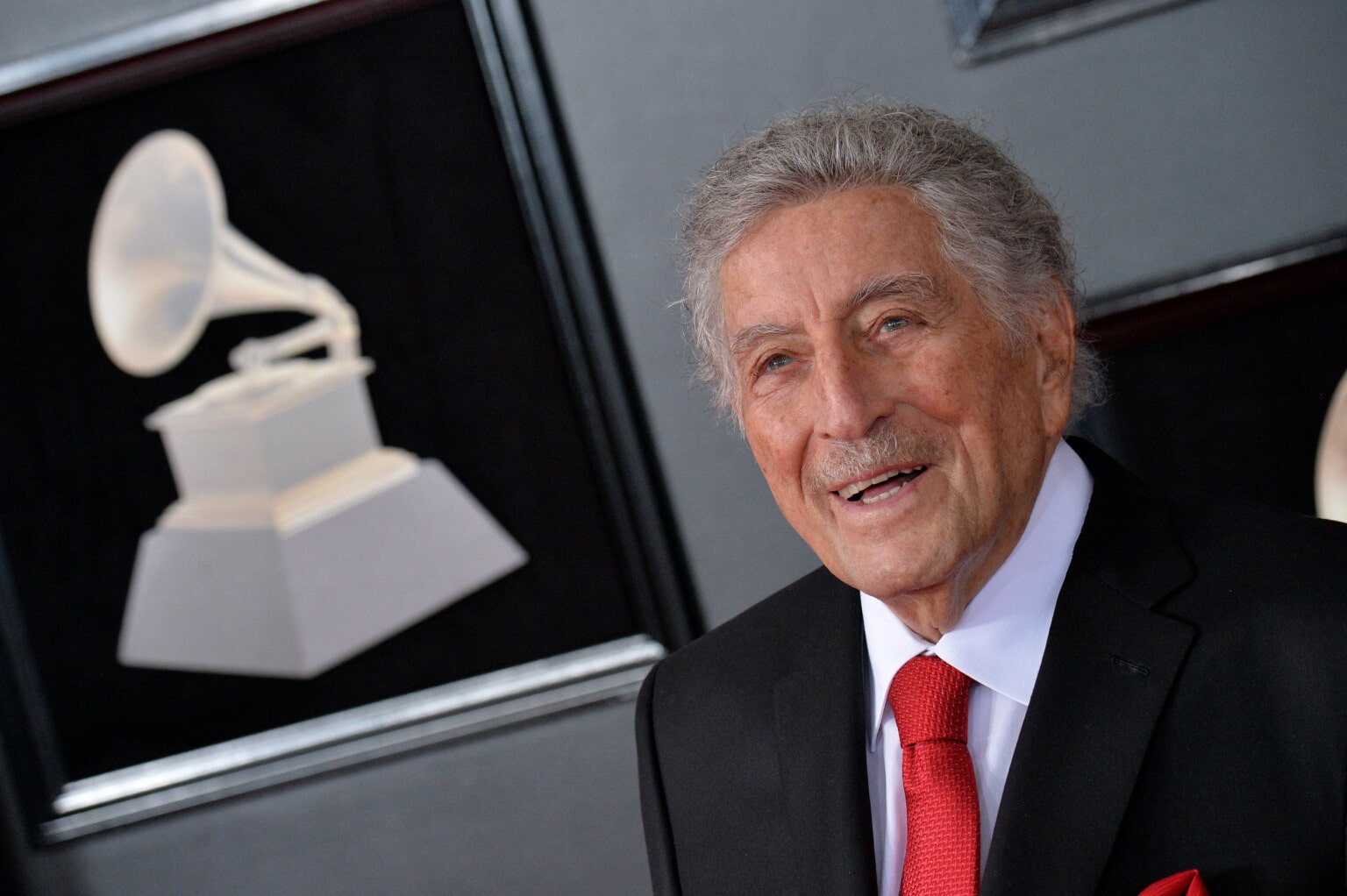 Tony Bennett on kuollut – Teki muistettavia cameoita myös elokuvissa ...