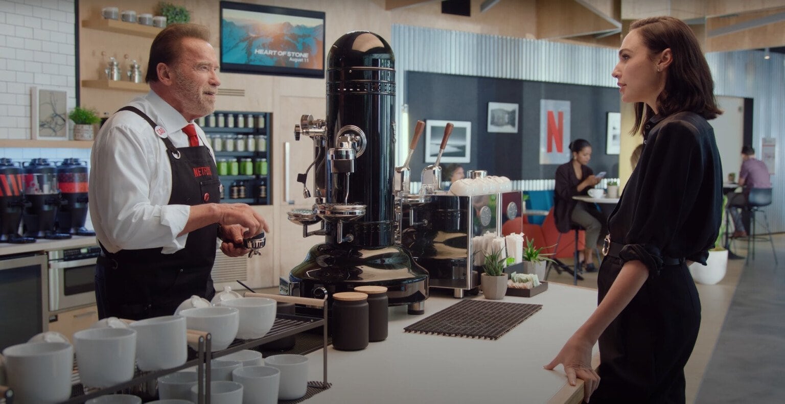 Schwarzenegger ja Gal Gadot löivät hynttyyt yhteen – katso hauska video ...