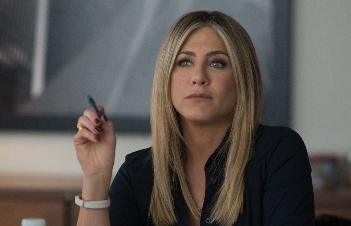 Jennifer Aniston tähdittämään Onneksi äitini kuoli -sarjaa, joka ...