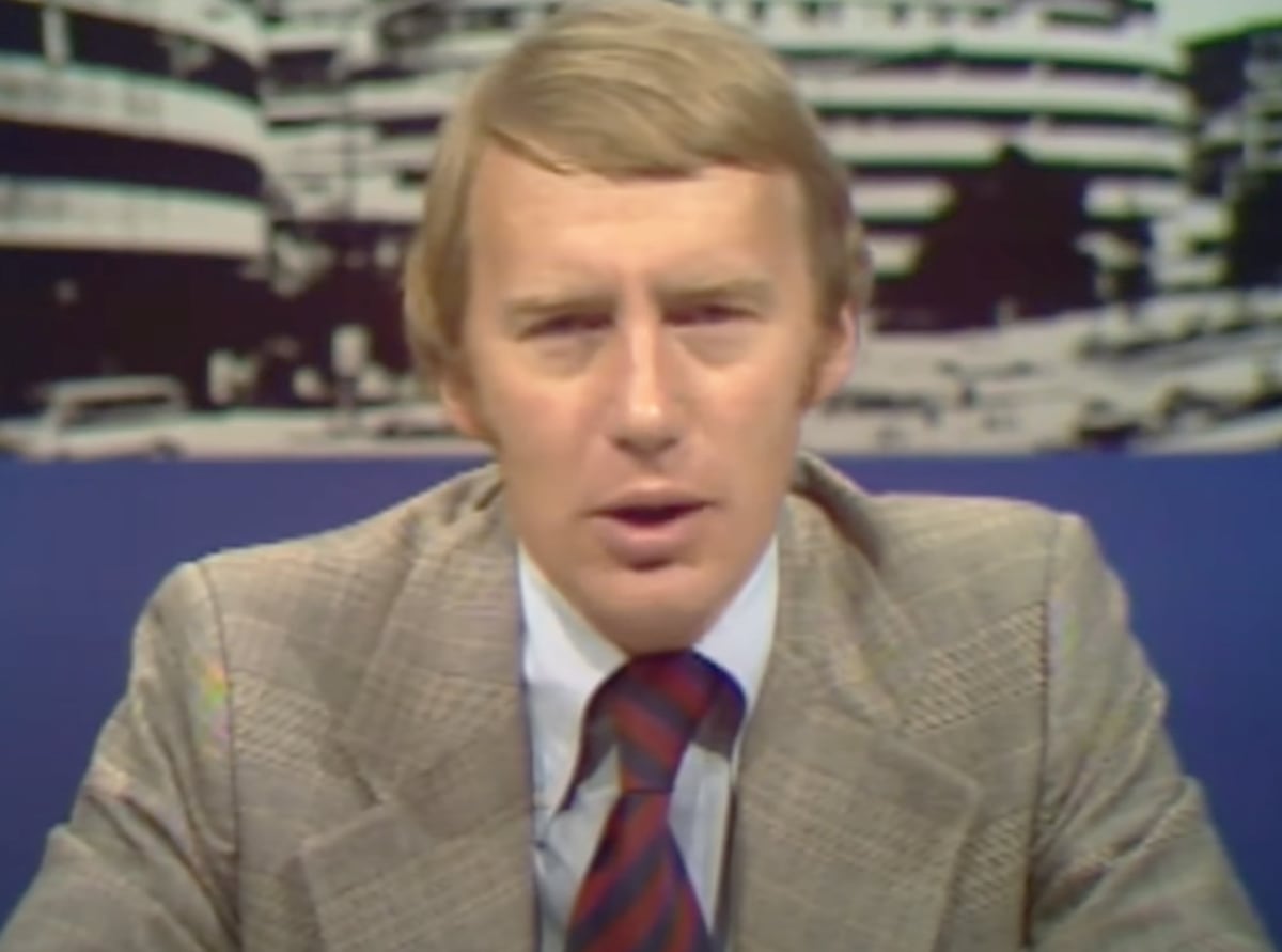 Emmyn Watergate-kuulustelujen uutisoinnista voittanut Robert MacNeil on ...