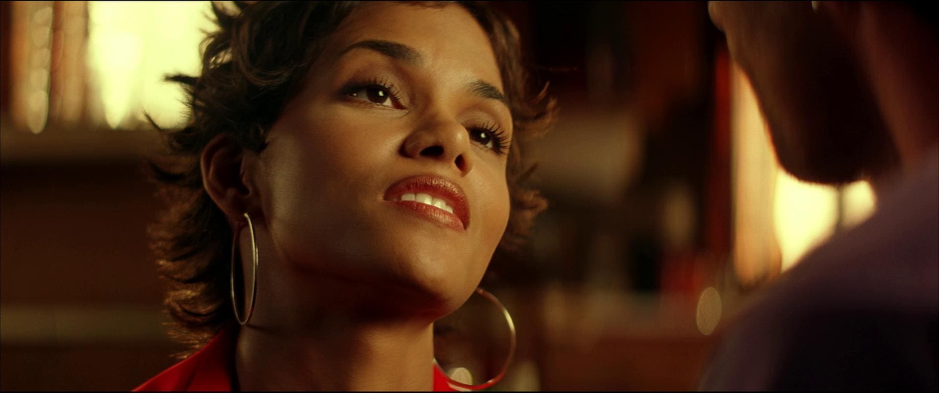 Illalla tv:ssä: Halle Berry teki teknotrillerissä kohutun ...