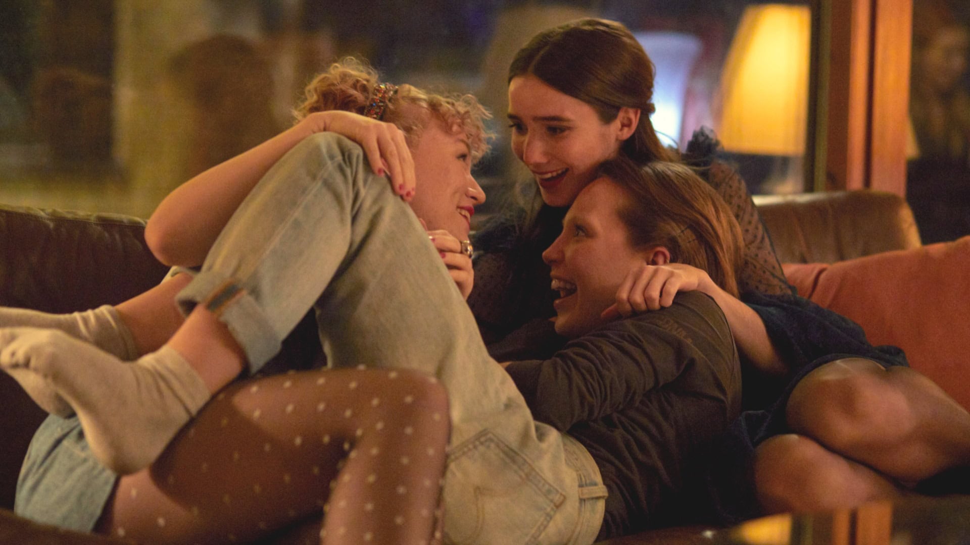 Illalla tv:ssä: Palkittu suomalainen leffa nuorista tytöistä - vuoden 2022 paras kotimainen ...