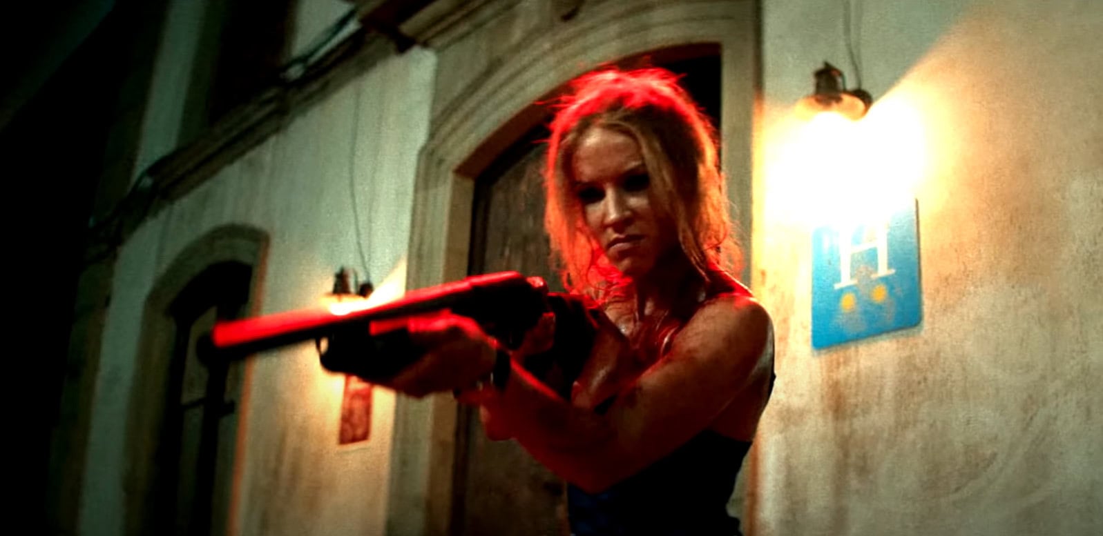 Hellboyn ja Dog Soldiersin ohjaaja on tehnyt ultraväkivaltaisen ...