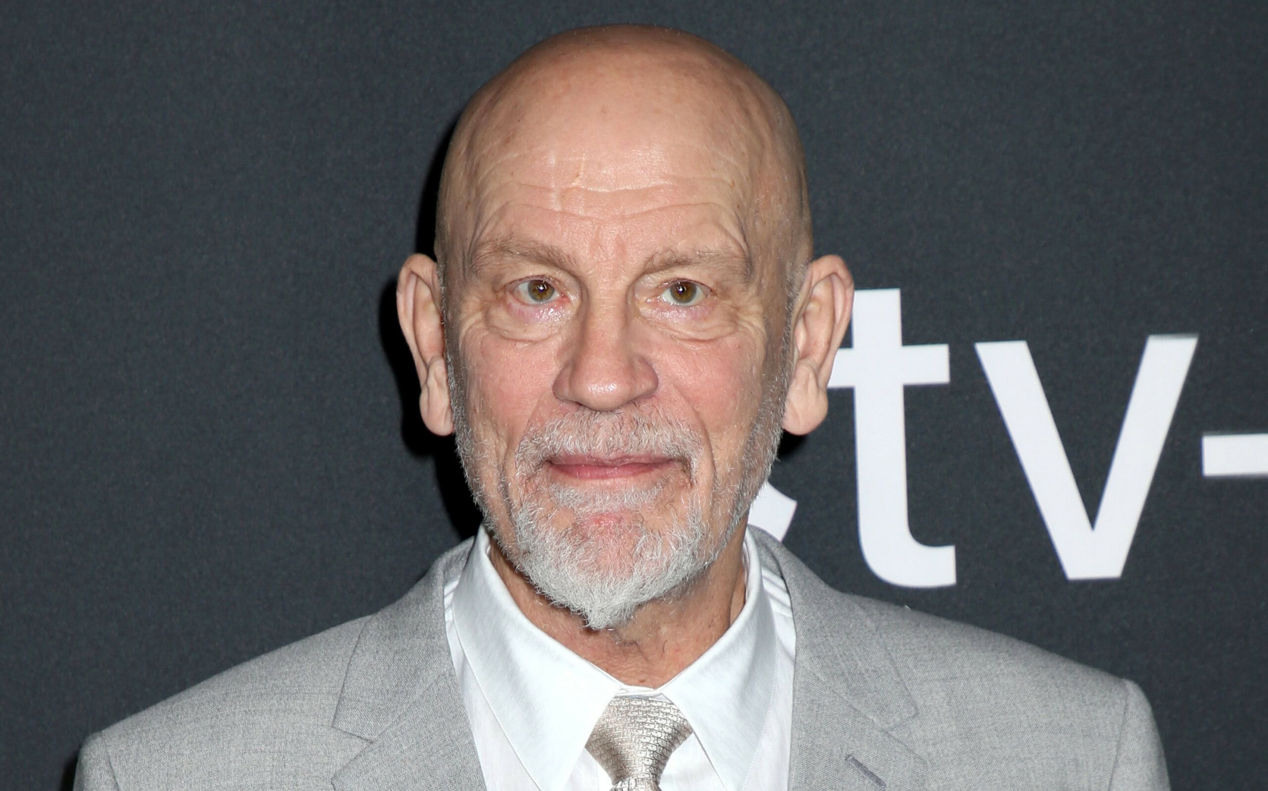 Näytteleekö John Malkovich tätä tuttua neuvostopahista Ihmenelosissa ...