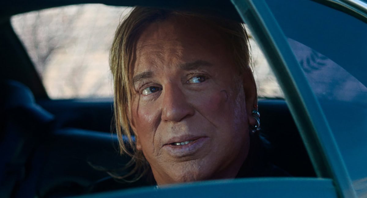 Mickey Rourke heiluu Kill Bill -tyylisessä toimintapläjäyksessä aivan ...