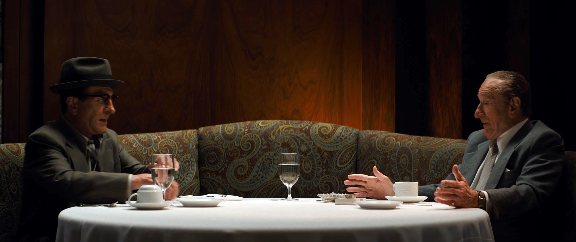 Robert De Niro esittää kahta eri gangsteripomoa – katso The Alto ...