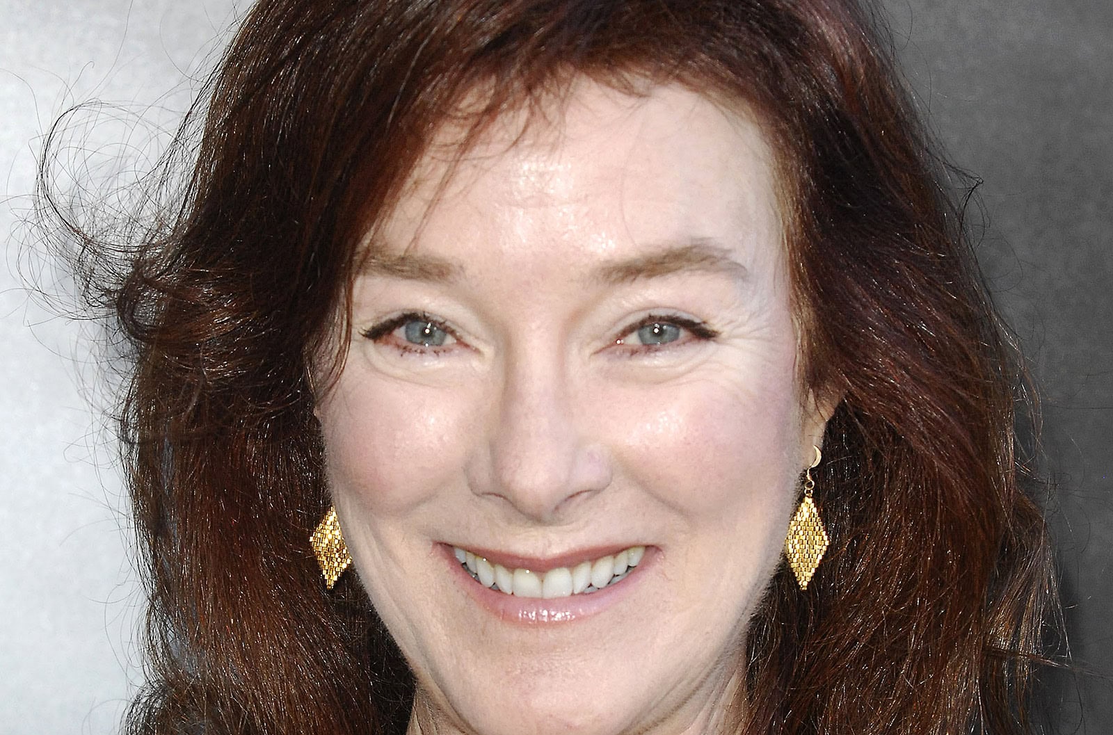 Täydelliset naiset ja Villi Pohjola -sarjoista tuttu Valerie Mahaffey ...