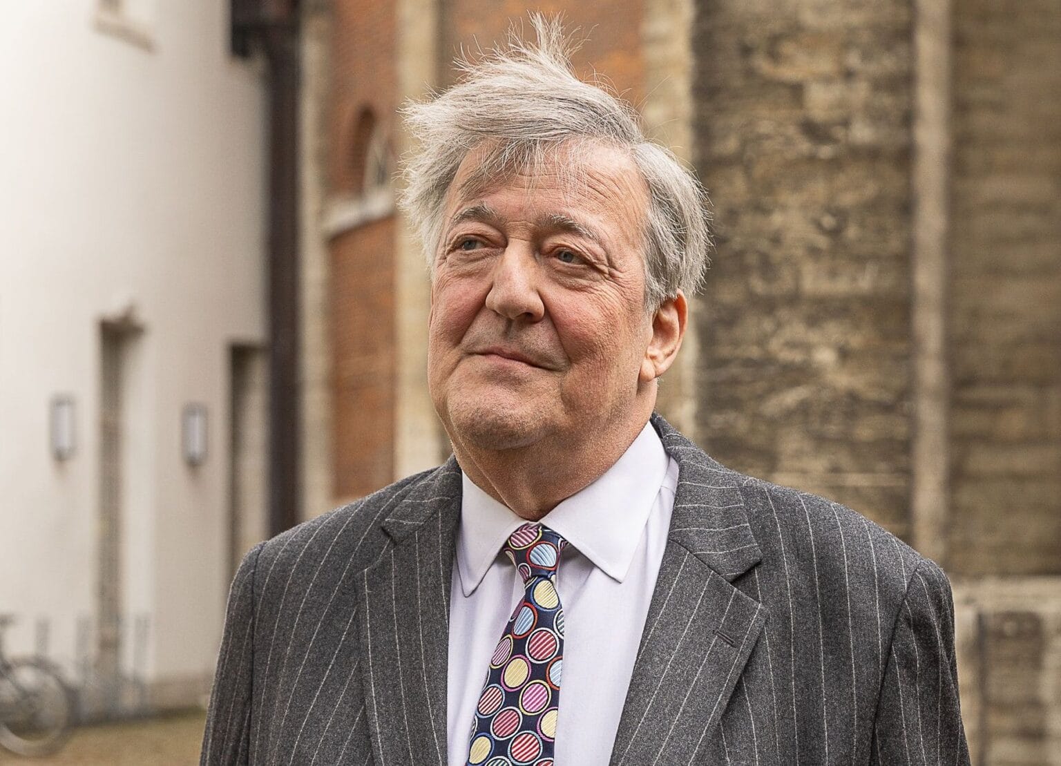 Stephen Fry pitää J.K. Rowlingia menetettynä tapauksena: "Hän on ...