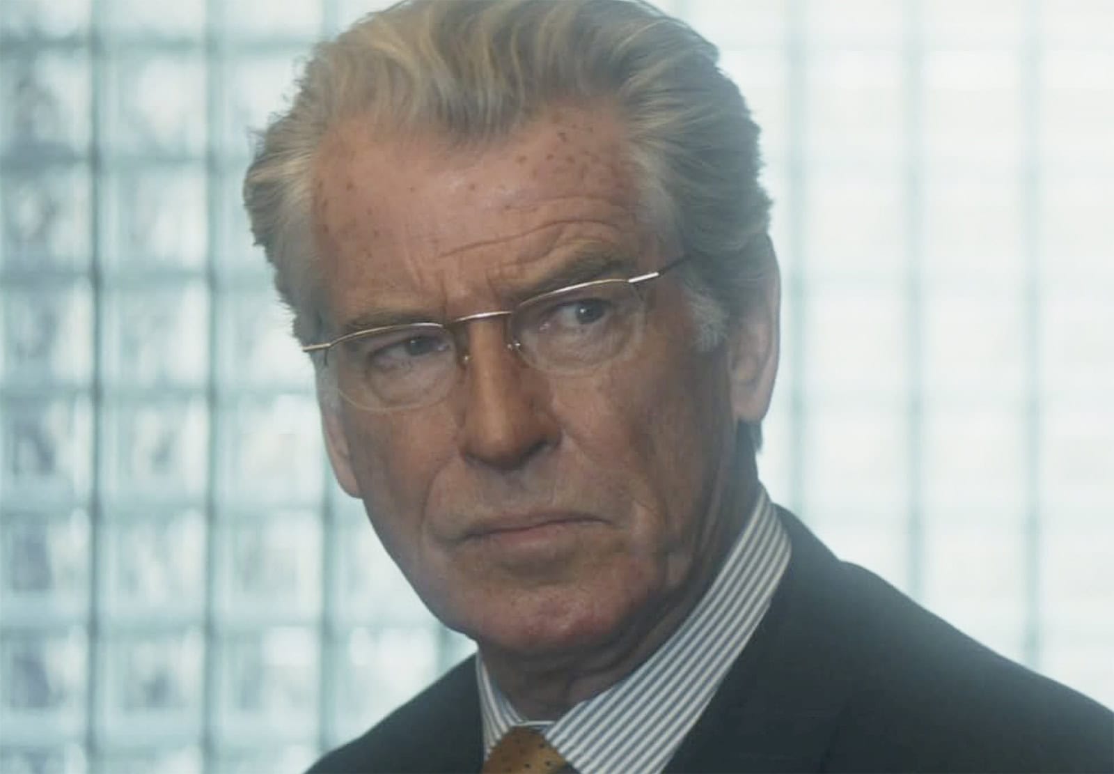 James Bond -tähden vakoilutrilleri hurautti suoratoistohitiksi ...