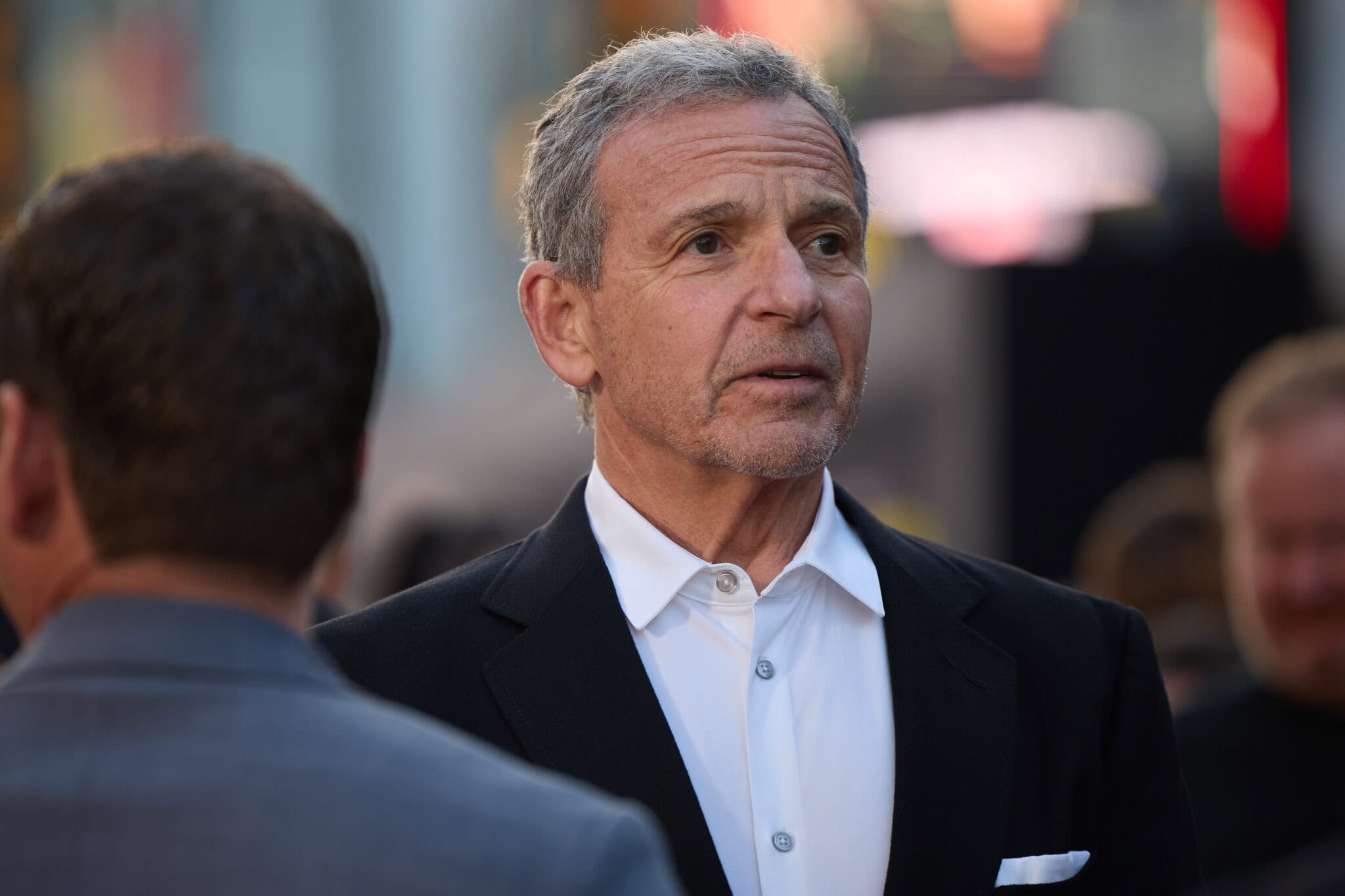 Bob Iger aikoo jättää Disneyn jo ennen vuoden vaihdetta – Sopimus ...