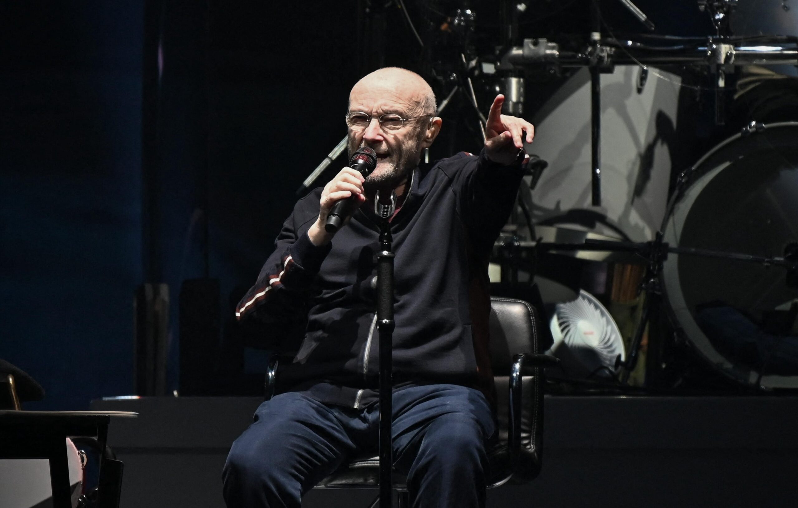 Phil Collins paljastaa surullisen asian terveydestään: "Olen ...